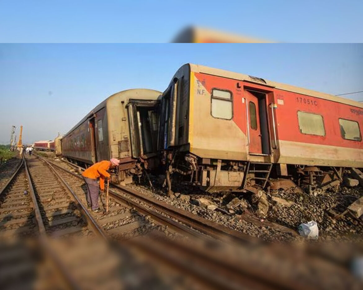 Tragedy Strikes as Express Train Derails in Bihar, India – Envision Pakistan